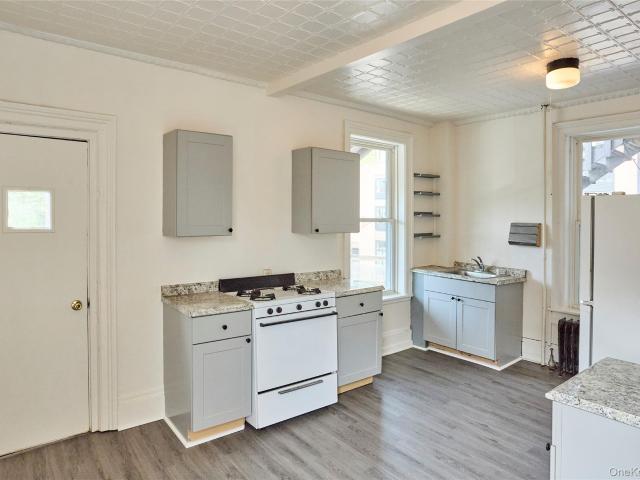 457 Main St Apt 3