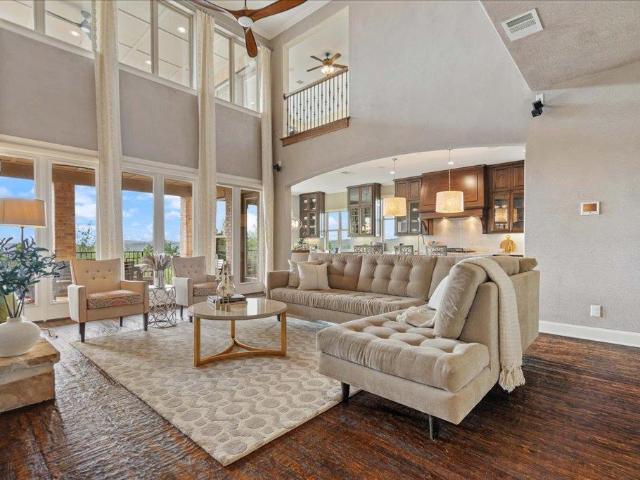 457 Santaluz Ln