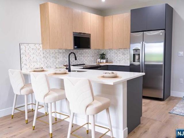457 Schuyler Avenue # 324