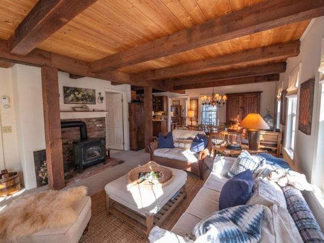 457 Ray Hill Rd, Wilmington, VT 05363