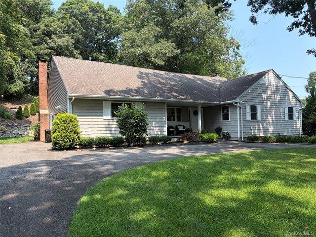 457 Wolf Hill Rd, Dix Hills, NY 11746