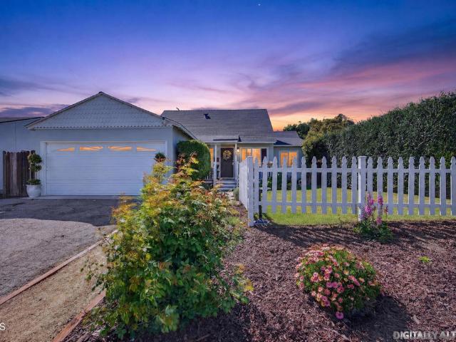 457 Valmore Ave, Ventura, CA 93003 | MLS #V1 35916