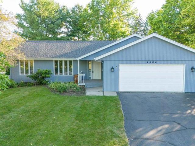 4584 Hampstead Pl, Loves Park, IL 61111