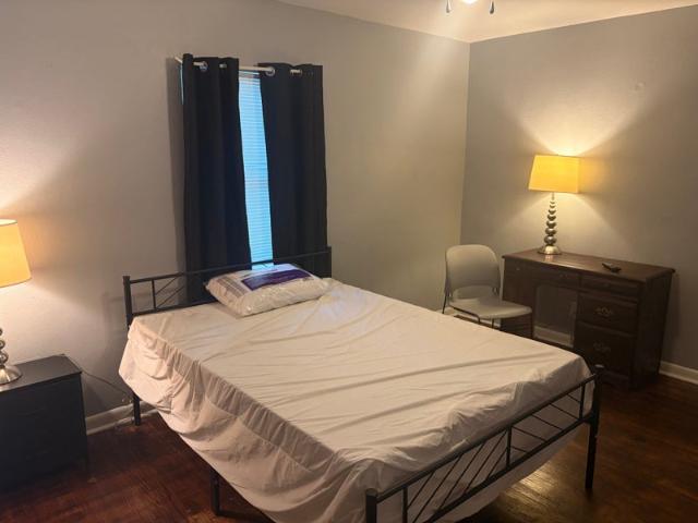 4584 Park St Room 3