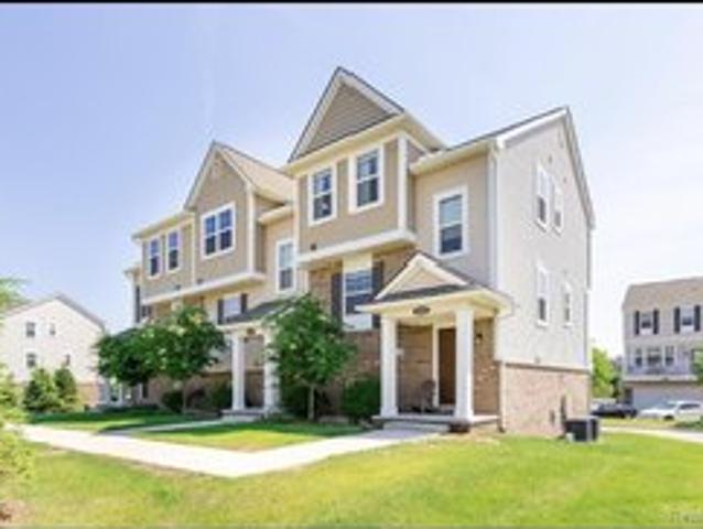 4585 Bradley Cir, Troy, MI 48085