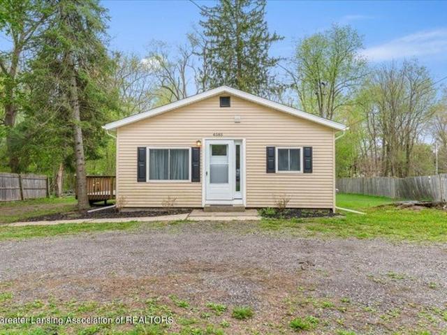 4585 Sycamore St, Holt, MI 48842