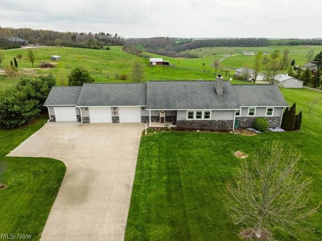 4586 Hardy Ridge Rd NW, Dundee, OH 44624