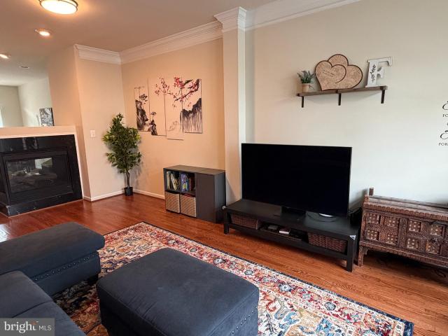 4587 Derring Ln, Fairfax, VA 22030 | MLS #VAFX2305 | Compass