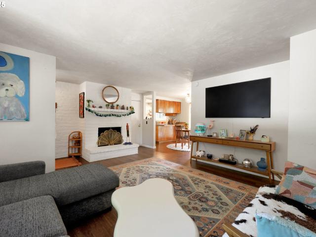 4588 w hillside dr