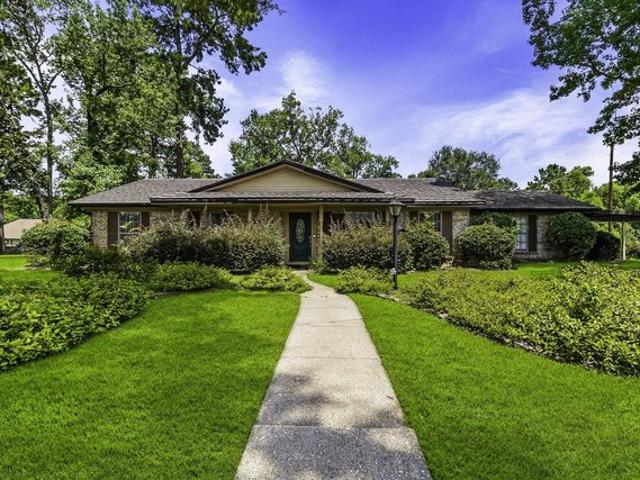 458 E Lake Dr, Livingston, TX 77351