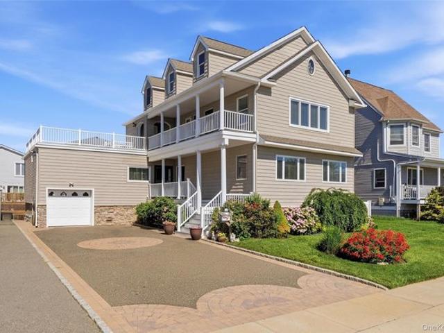 458 Little East Neck Rd S, Babylon, NY 11702