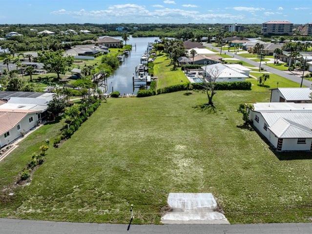 458 N Shore Dr, Osprey, FL 34229