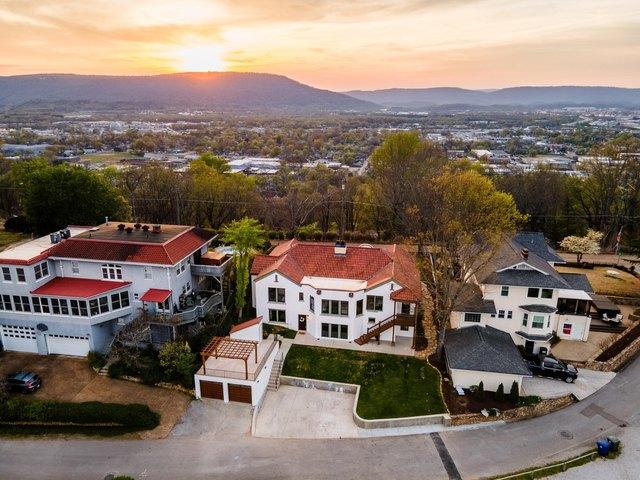 458 S Crest Rd, Chattanooga, TN 37404