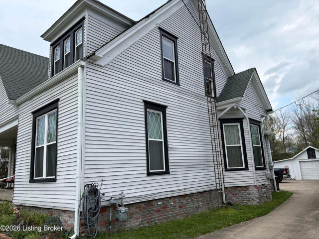 4596 N Main St