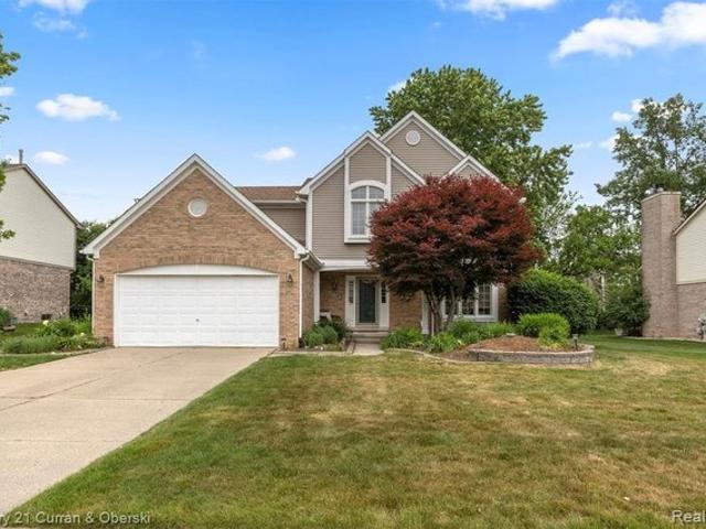 45924 Rockledge Dr, Plymouth, MI 48170