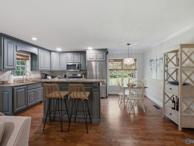 459 2nd Avenue W