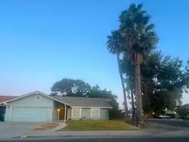 459 Ranchwood Dr, Los Banos, CA 93635