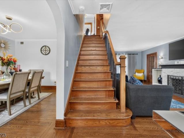 459 Twin Oaks Rd