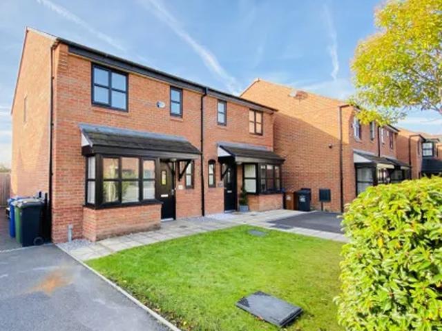 45, 43 Harrow Drive, Stockport, SK4 5AJ, United Kingdom | 3 bed duplex for rent #167586870 | Rentberry