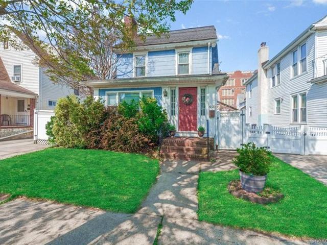 45 20 th St, Flushing, NY 11358