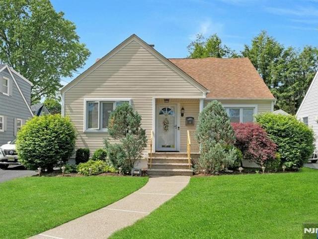 45 W Oldis St, Rochelle Park, NJ 07662