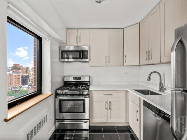 45 W 67th Street 19D