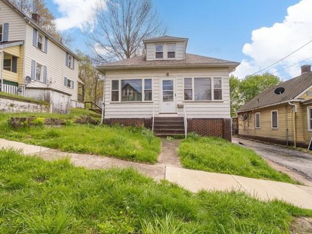 45 Walter St, Campbell, OH 44405