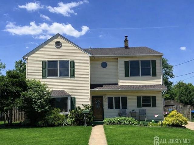 45 Walnut St, Edison, NJ 08817