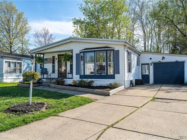 45 Waterview Pkwy, Hamburg, NY 14075