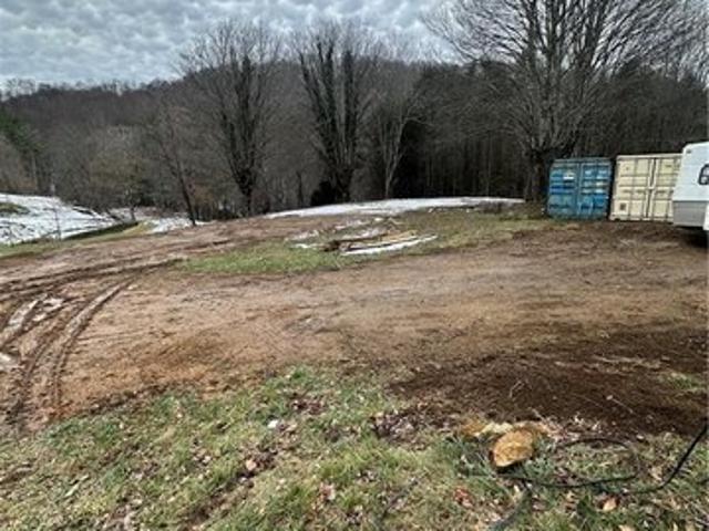45 Windy Hollow Ln, Newland, NC 28657