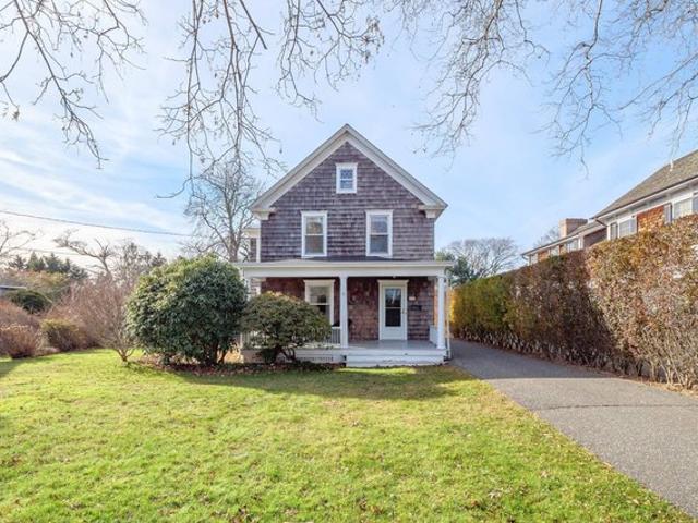 45 Wooley St, Southampton, NY 11968