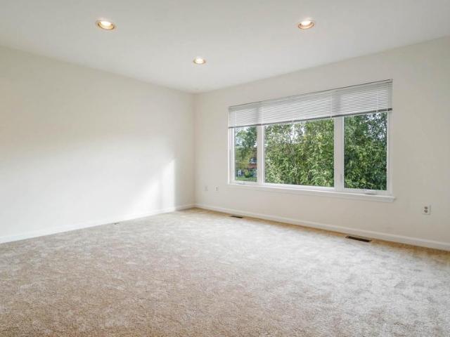 45 B Queen Neva Court # B