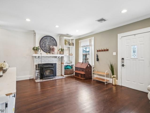 45 Bayview Ave