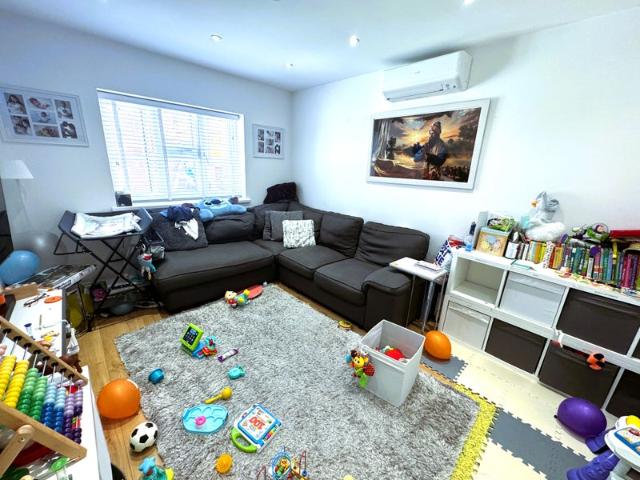 4/5 Bed House Ilford £2795 Pcm