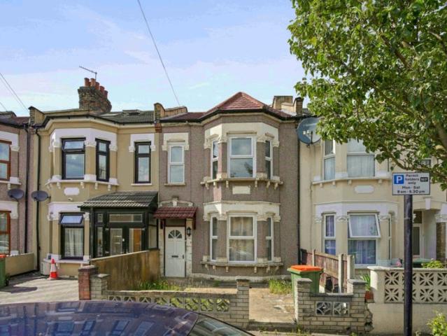4/5 Bedroom Family Home Victoria Avenue