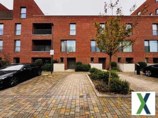 4/5 Bedroom Town House in Harrow HA1