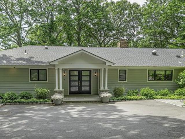 45 Bell Cir, Port Jefferson, NY 11777