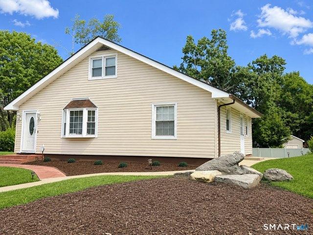 45 Cameo Ct, Stratford, CT 06614