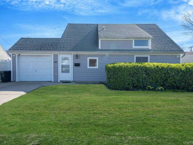 45 Cobalt Ln, Westbury, NY 11590