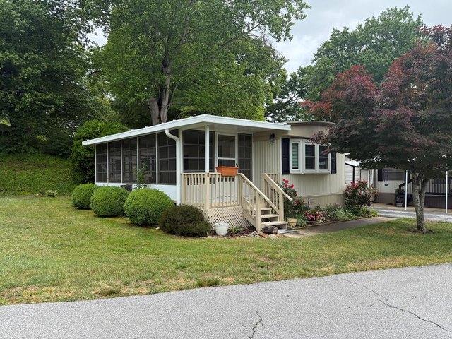 45 Corey Ave, Franklin, NC 28734