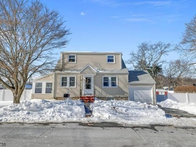 45 Clark St, Mine Hill, NJ 07803