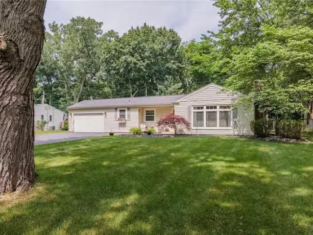 45 CULLENS RUN, PITTSFORD, NY 14534 Single Family Residence Fo.