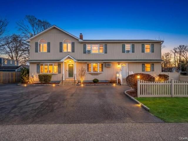 45 Dogwood Rd, West Islip, NY 11795
