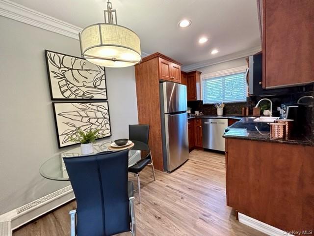 45 Golden Avenue E05