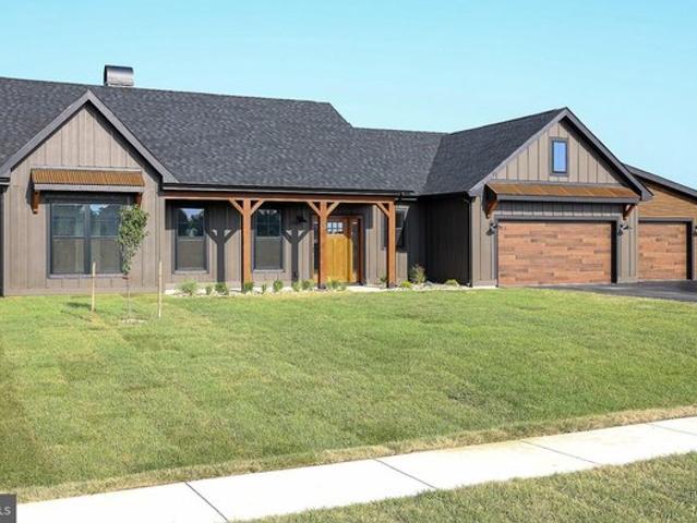 45 Grand Rapids Dr, Martinsburg, WV 25403