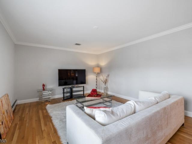 45 Grunwald St