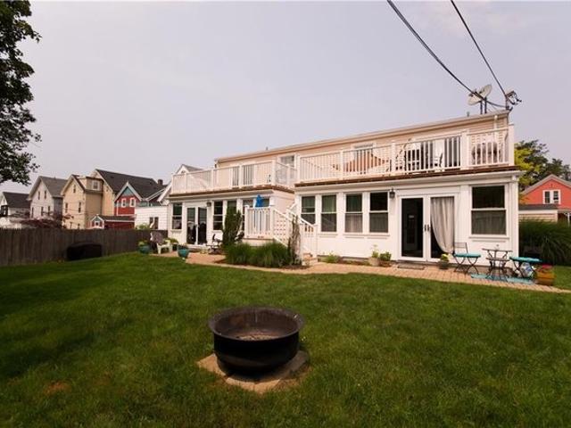 45 Hammond St Apt 3, Newport, RI 02840