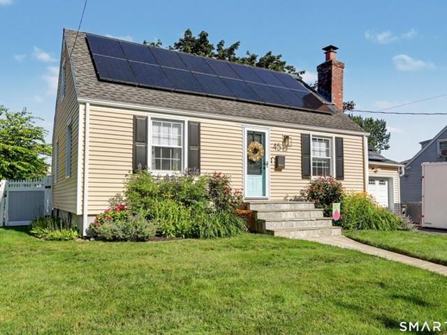 45 Harkness Dr, Milford, CT 06460
