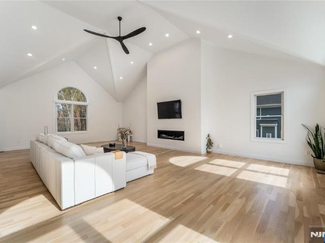 45 Heritage Dr, West Milford, NJ