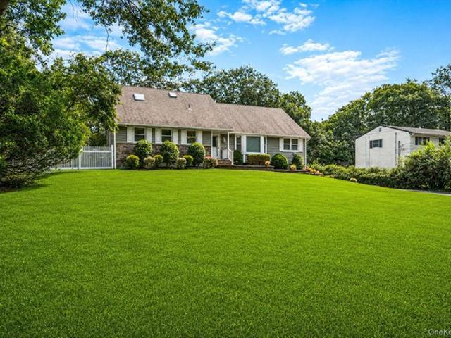 45 Hillcrest Ave, Port Jefferson, NY 11777